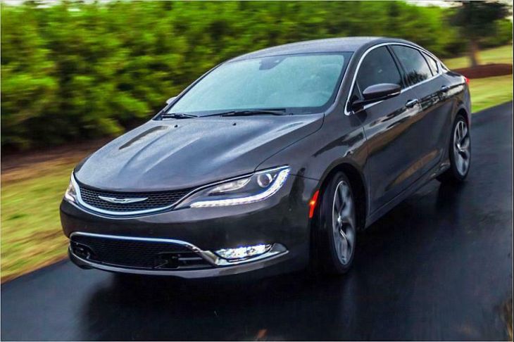 Novi Chrysler 200 s Alfinom platformom pokazan je na autosalonu u ...