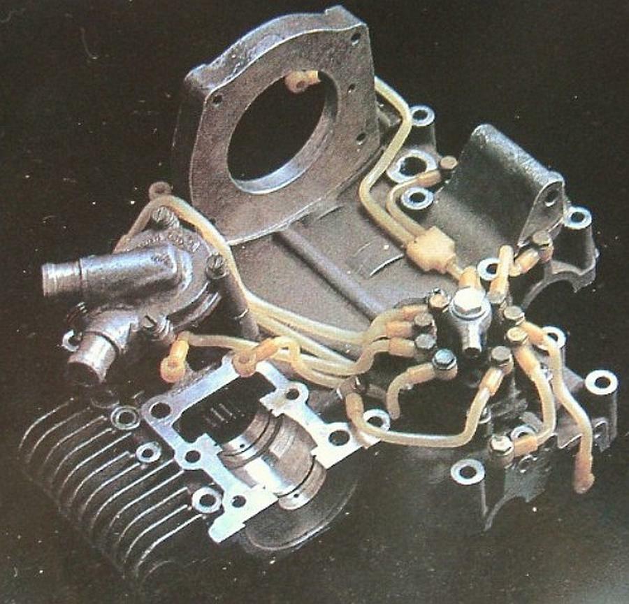 Suzuki RP68: mini jurilica iz 1968. s tri cilindra i obujma 50 ccm vrti ...