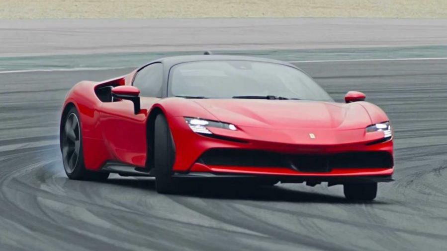 Ferrari SF90 Stradale hiper hibrid impresionira svojom snagom od 1000 ...