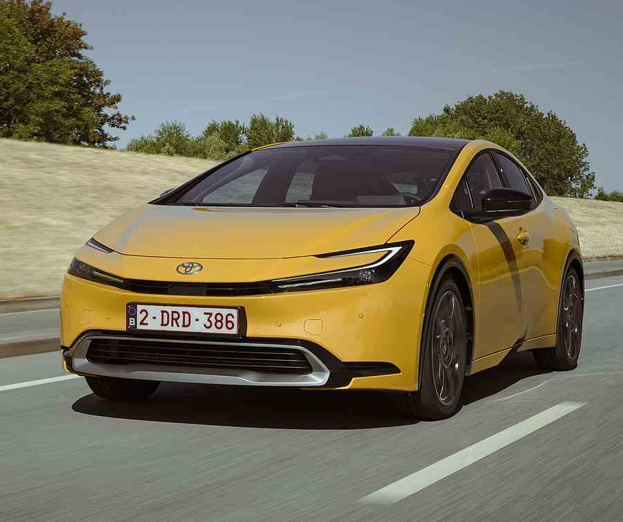 Nova Toyota Prius plug-in hybrid 220 – Automania.hr