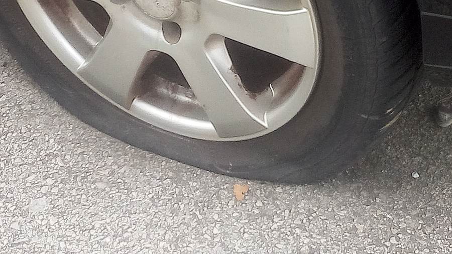 Bušenje guma na automobilu: Kako to zakon tretira, kao prekršaj ili ...