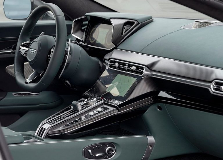 PREDSTAVLJAMO: Aston Martin Vantage Aluminite Silver (2025) – Automania.hr